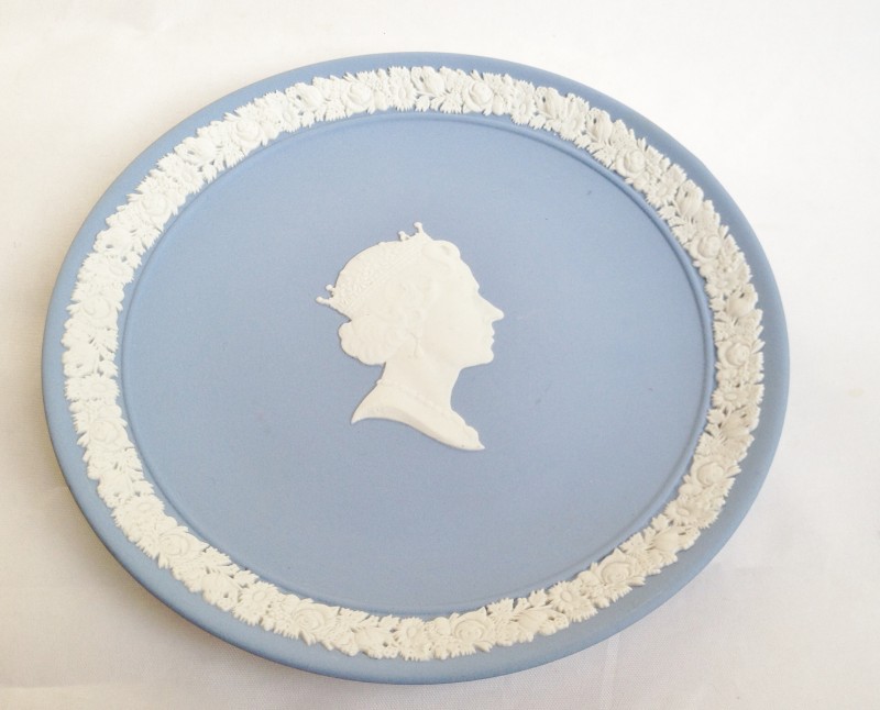 Nivag Collectables: Wedgwood - Blue Jasperware: Queen Elizabeth II Plate