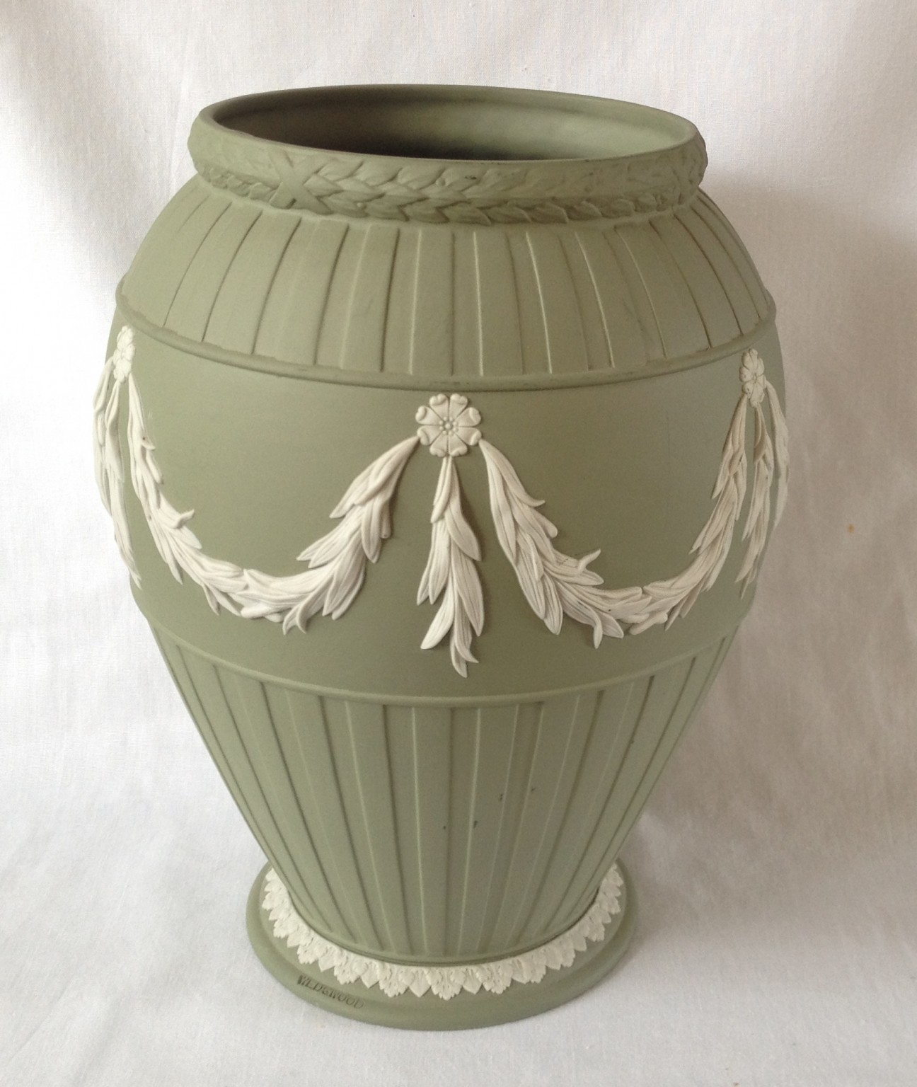 Nivag Collectables: Wedgwood - Green Jasperware: Garland Vase