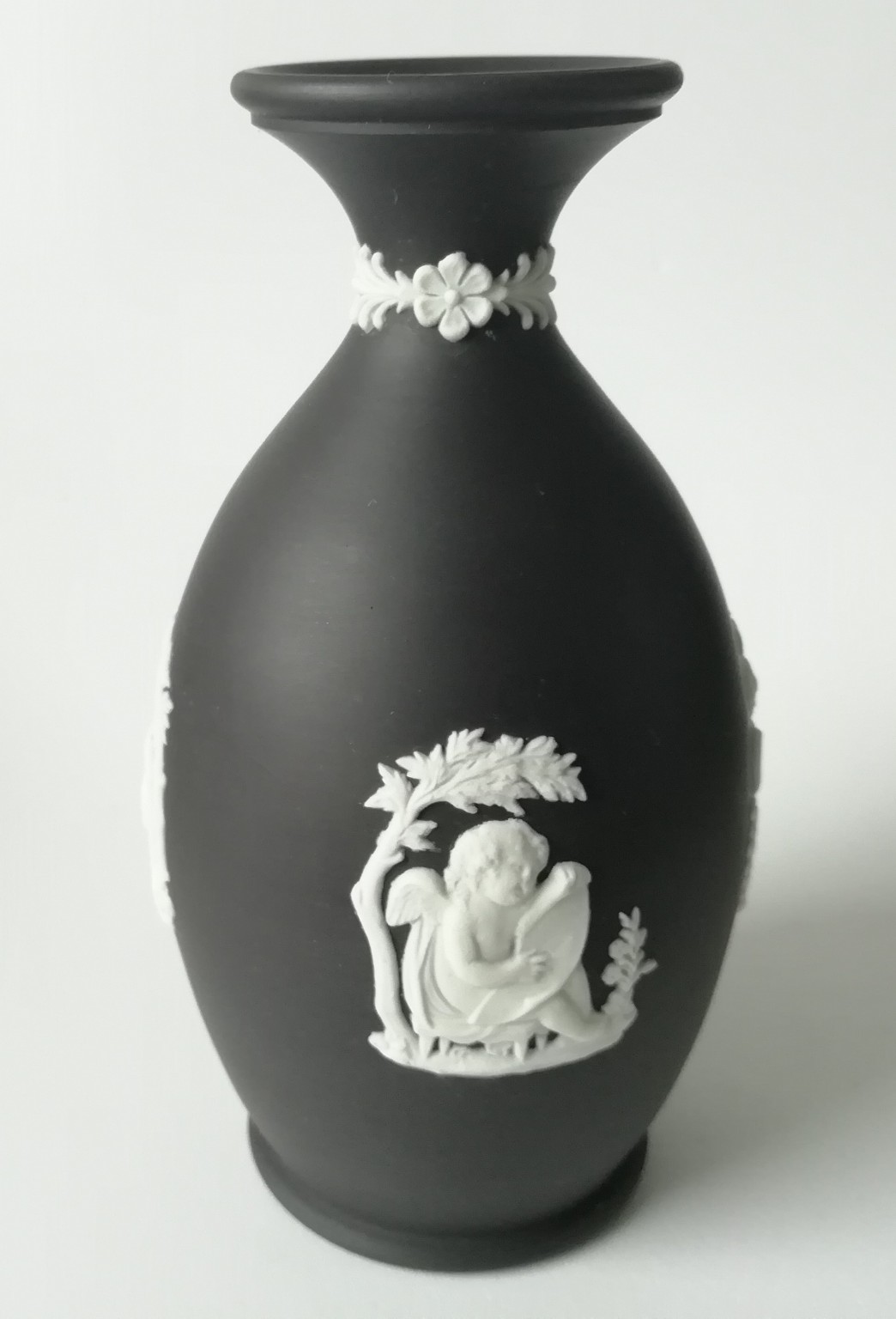 Nivag Collectables: Wedgwood - Black and White Jasperware: Bud Vase